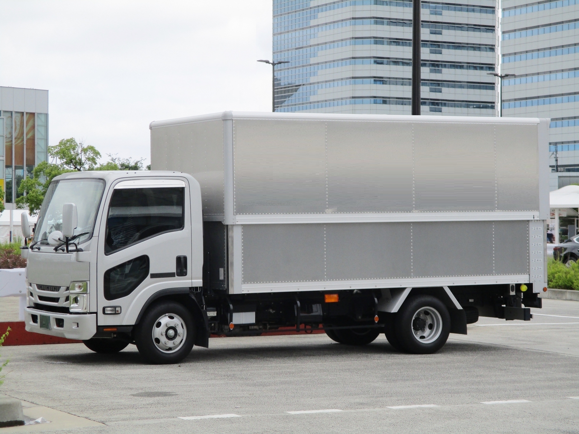 トラックキャビンとは？特徴や種類、キャビンごとのメリット・デメリットを解説！ - DPFドットコム